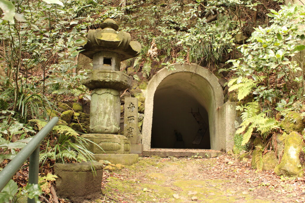 12 Ankokuron‑ji Temple in Kamakura: Where Nichiren Wrote His “Risshō ...